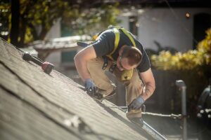 How much do roofers really make? - Protectivity