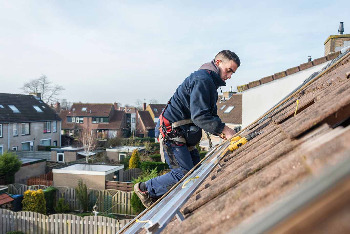 How much do roofers really make? - Protectivity